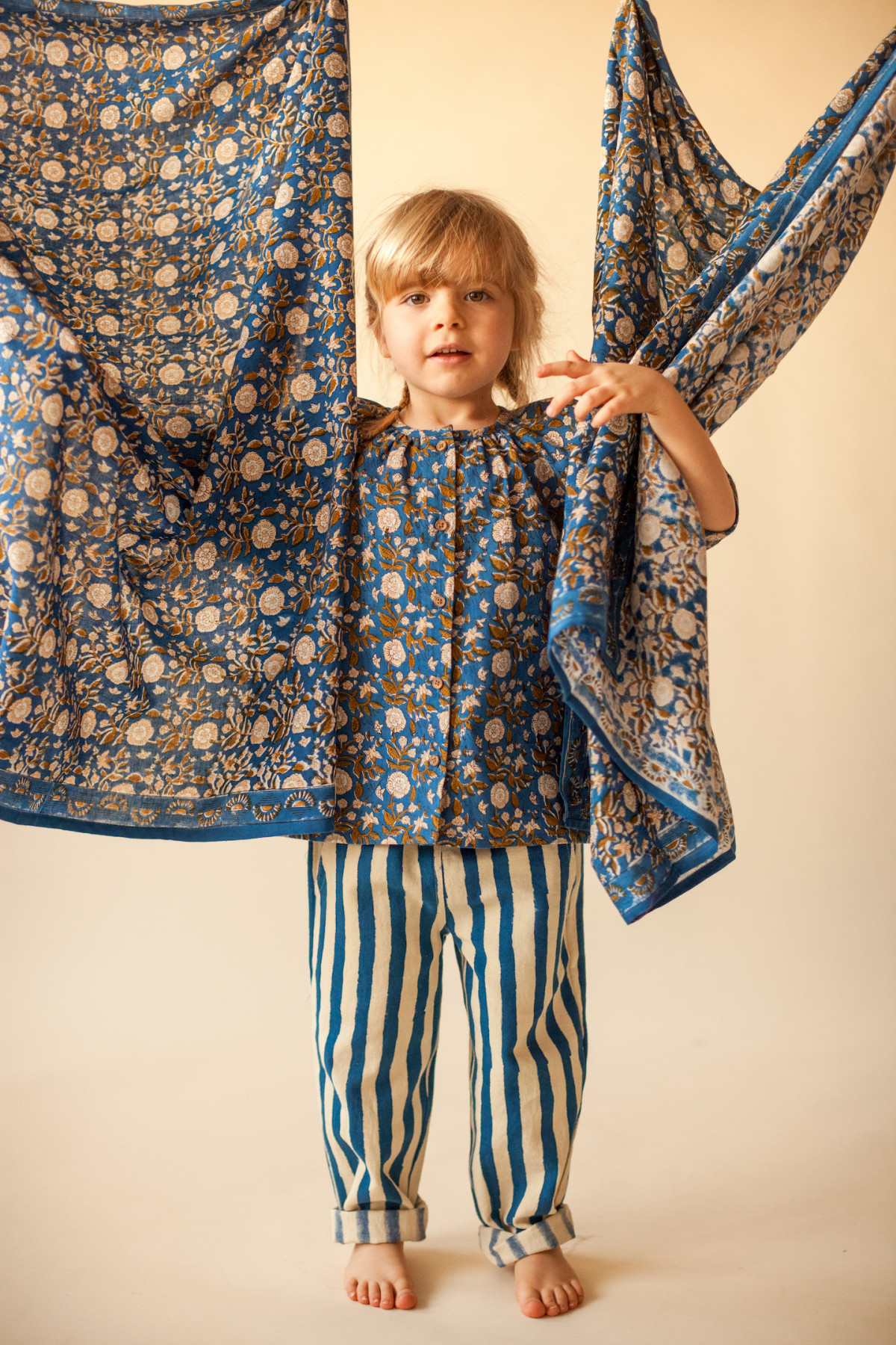 Grand Foulard Latika – Soleil bleu klein – BONNIE BONNIE